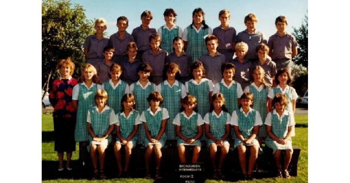School Photo - 1980's / Broadgreen Intermediate School - Nelson | MAD ...