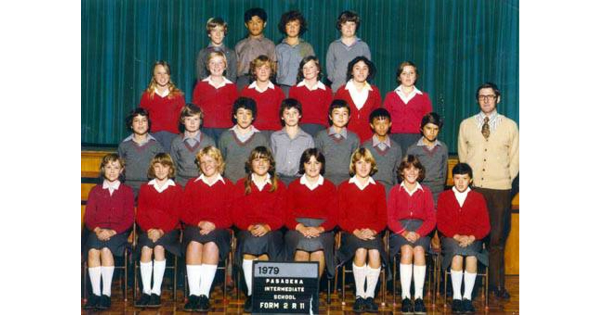 School Photos - Auckland / Pasadena Intermediate - Point Chevalier | MAD on New Zealand