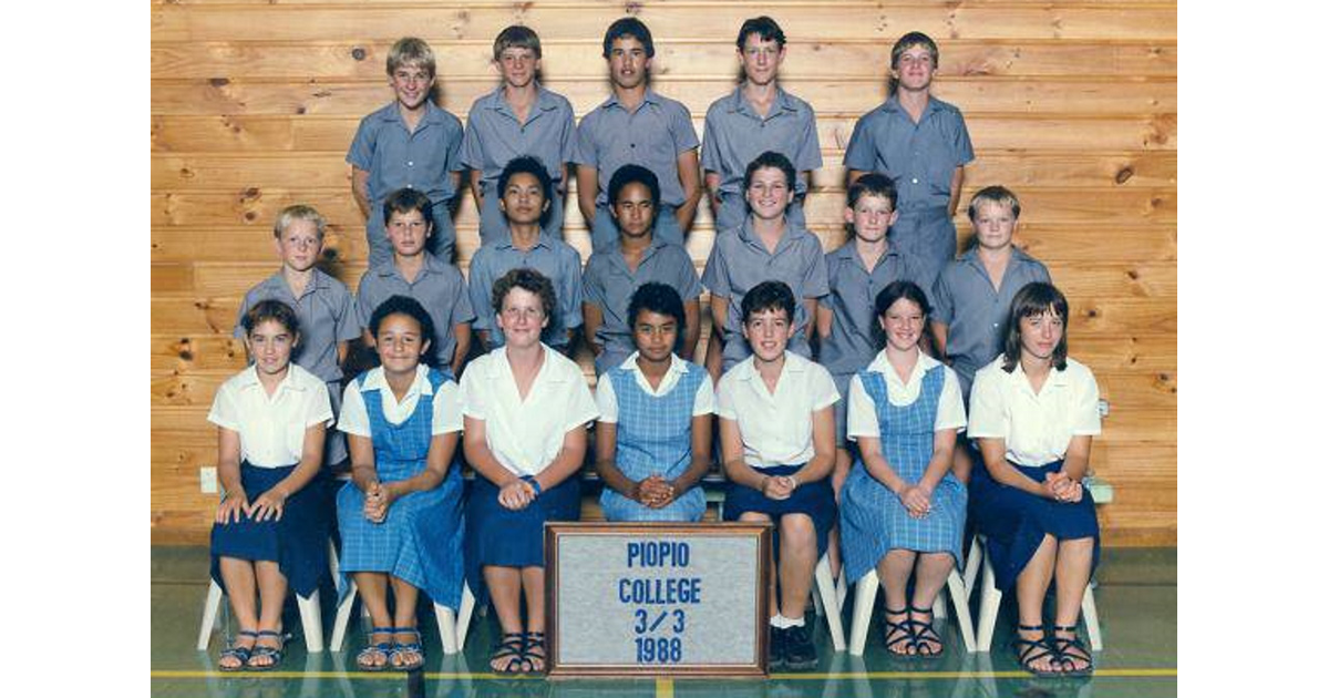 School Photo - 1980's / Piopio College - Piopio | MAD on New Zealand