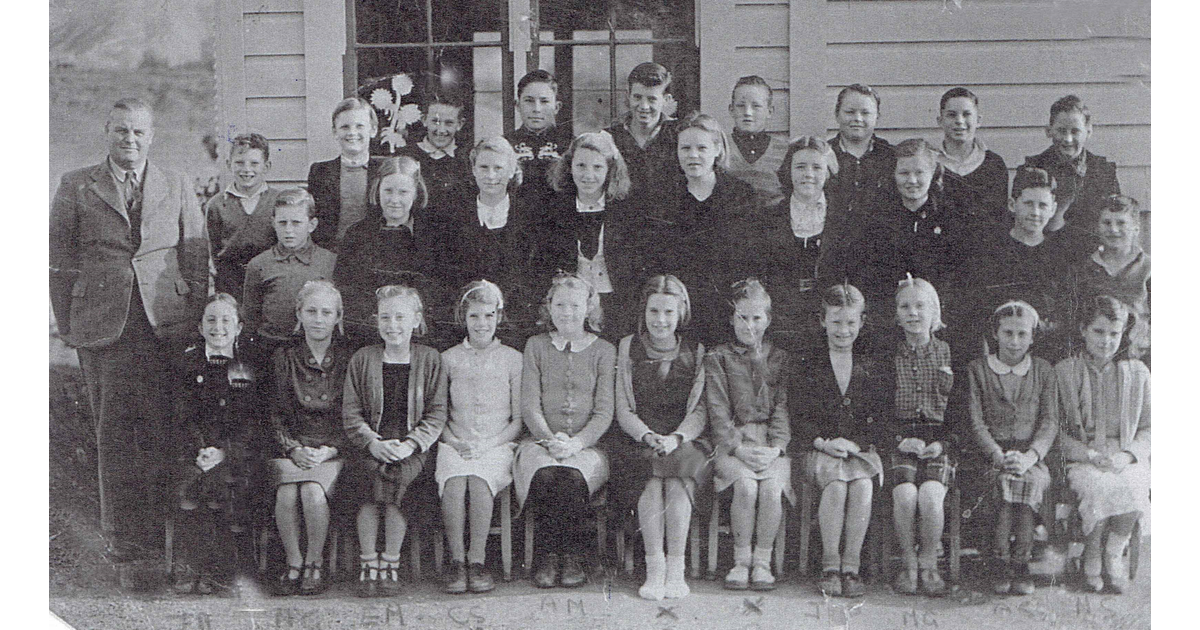 School Photo - 1950's / Upper Takaka School - Takaka | MAD on New Zealand