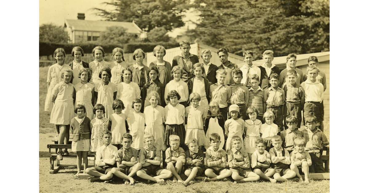 School Photo - 1930's / Rangiotu School - Rangiotu | MAD on New Zealand