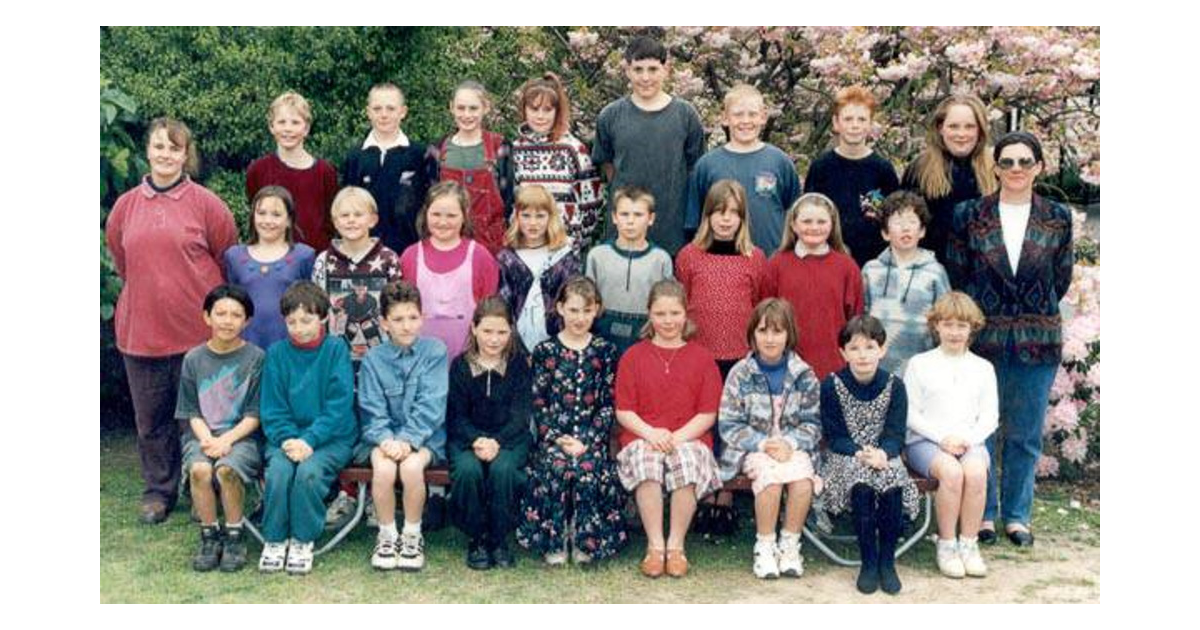 Opawa School Logo Under The Covers: Sleepwalk '17 | The Opawa 45s