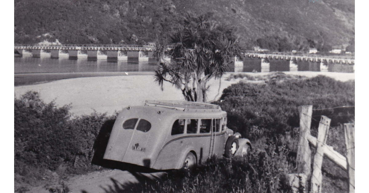 Bus - Nostalgia / Photography - Historical | MAD on New Zealand