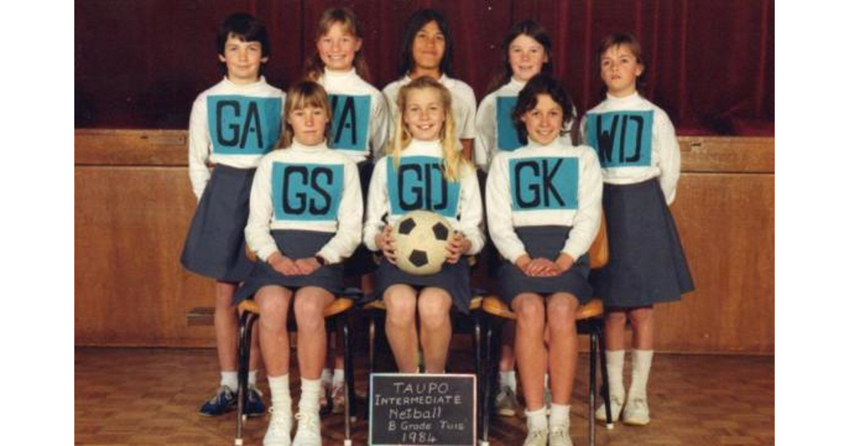Netball / Team Photo - 1990's | MAD on New Zealand
