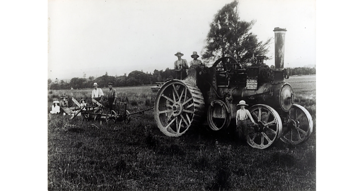 Traction Engine / Photography - Historical | MAD on New Zealand