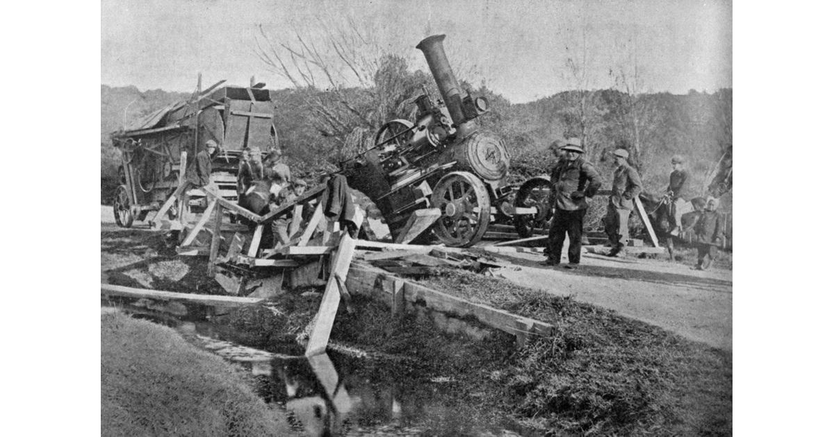Traction Engine / Photography - Historical | MAD on New Zealand
