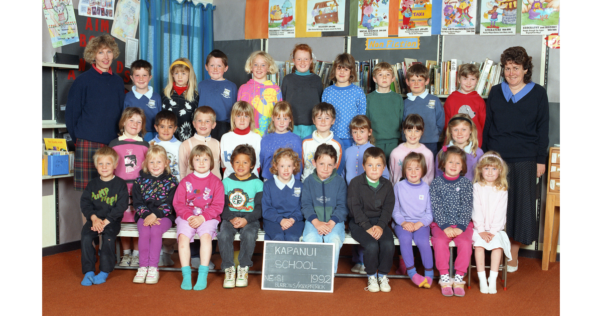 School Photo - 1990's / Kapanui School - Waikanae | MAD on New Zealand
