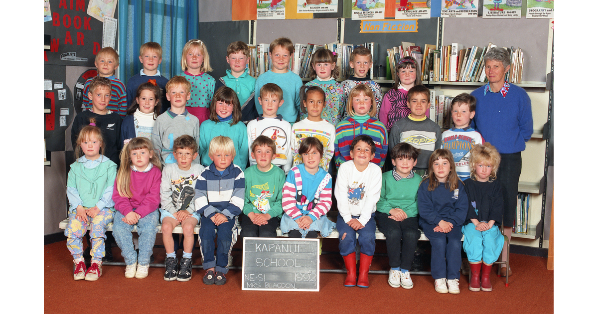 School Photo - 1990's / Kapanui School - Waikanae | MAD on New Zealand