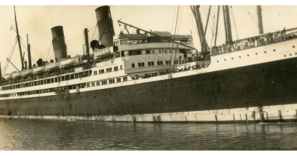 Ship / Photography - Historical | MAD on New Zealand