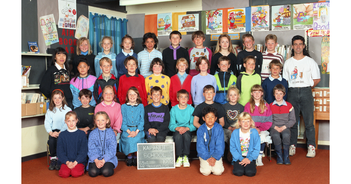 School Photo - 1990's / Kapanui School - Waikanae | MAD on New Zealand