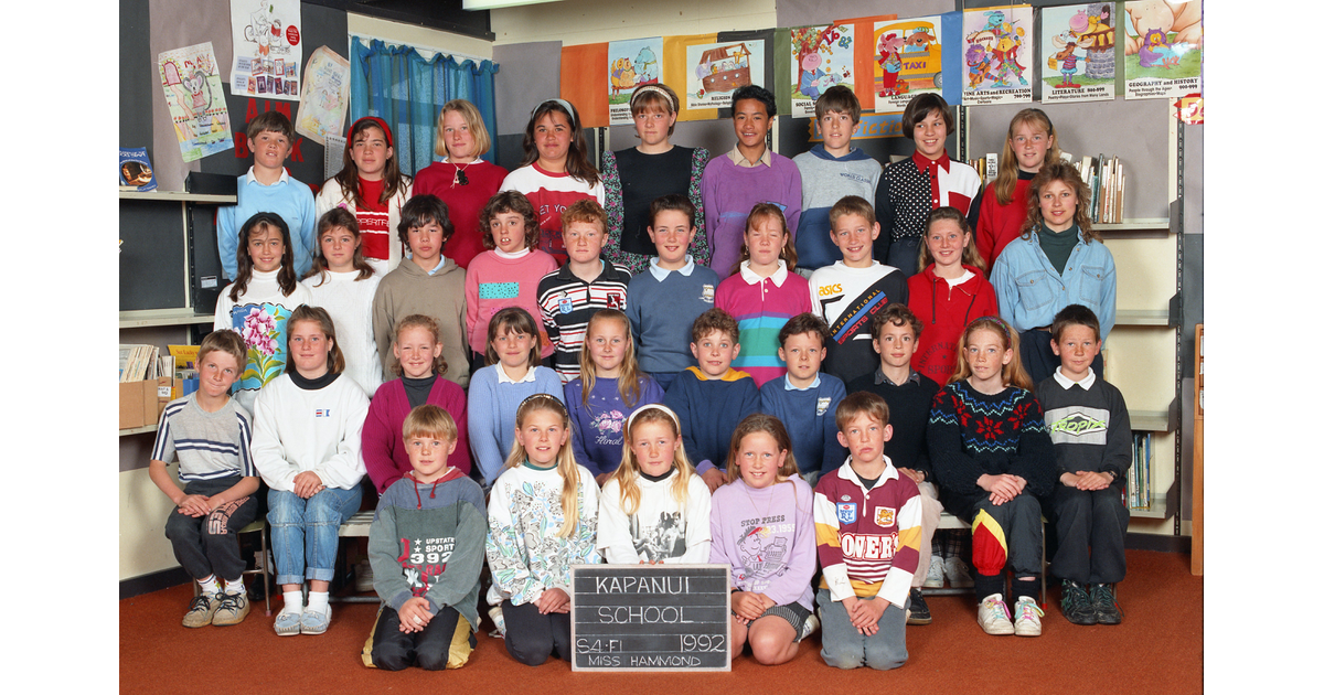 School Photo - 1990's / Kapanui School - Waikanae | MAD on New Zealand